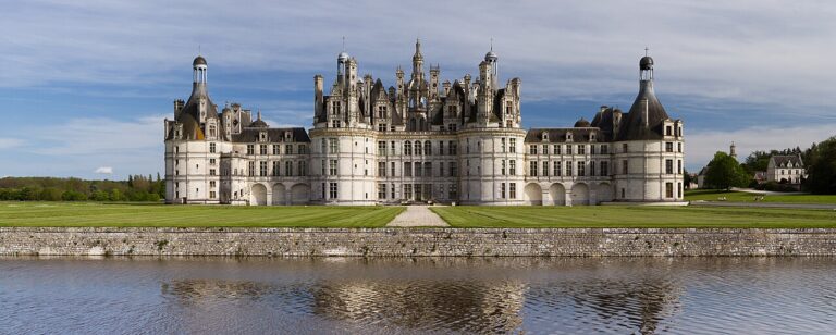 Loire Valley Travel Guide: Châteaux and Wine - Love France
